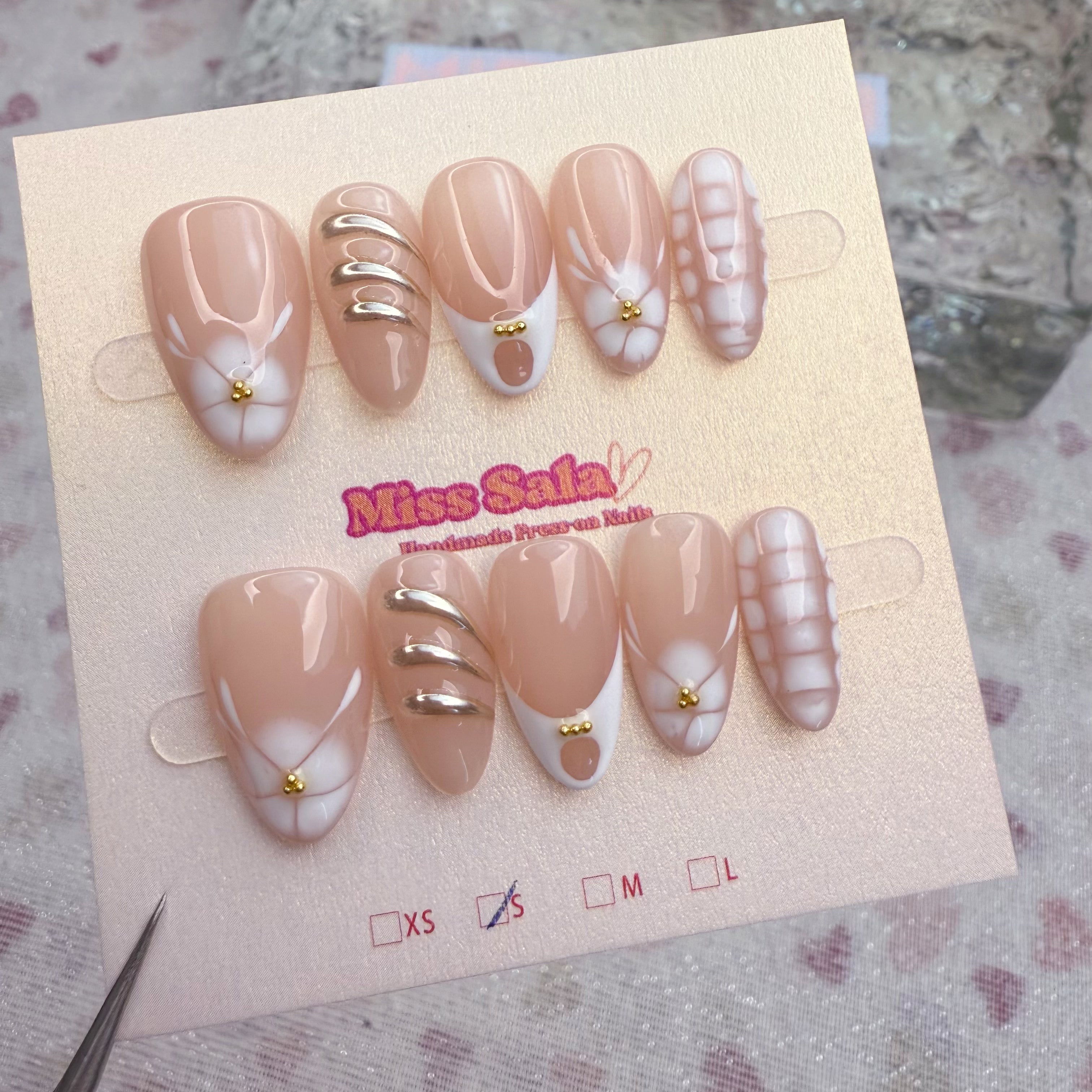 White Windy Day – Miss Sala Nails